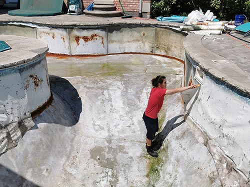 How I Started A $8K/Month Pool Service And Installation Business