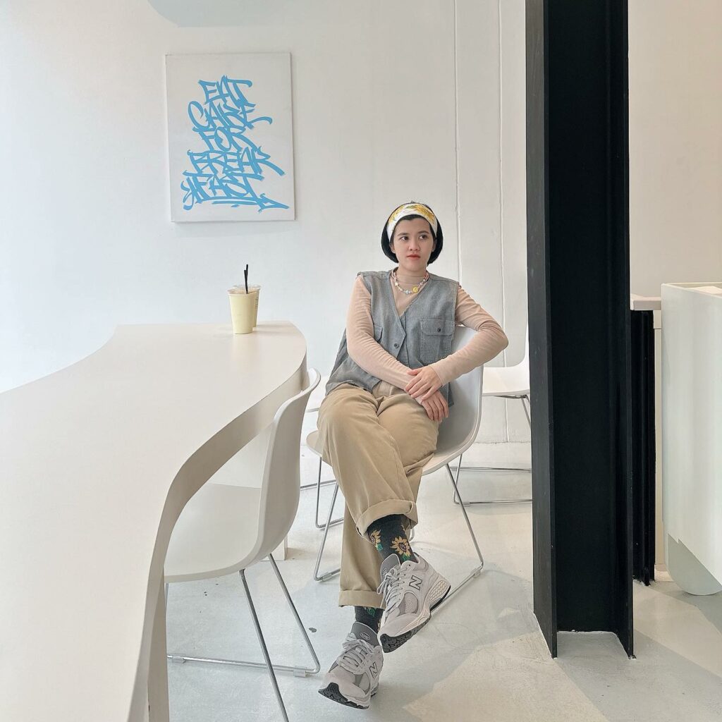 Here’s how people are wearing the New Balance 2002R - YOMZANSI ...