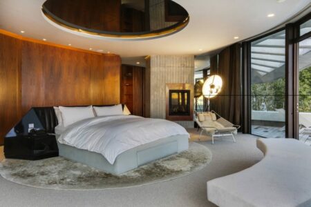 It will cost you +R250K per night to stay at this villa in Cape Town ...