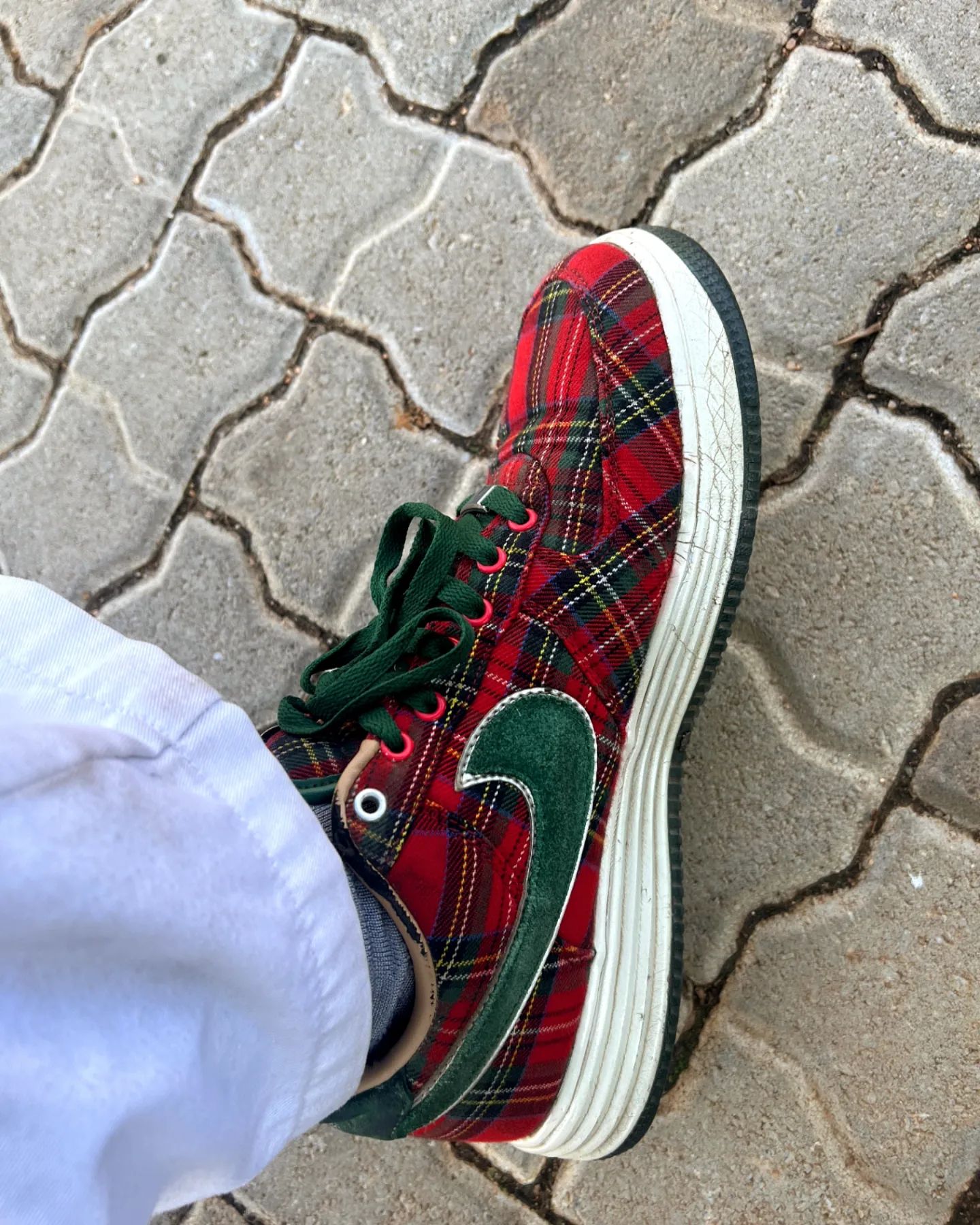 Nike AF1 City Pack QS London, Yeezy Boost 350 Pirate Black