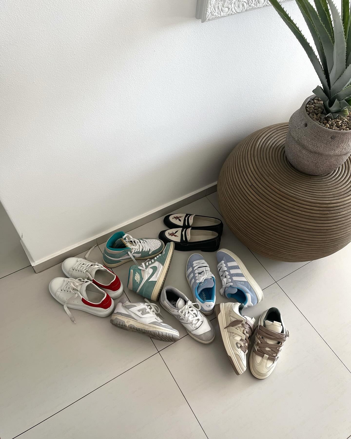 Air Jordan 1 Low OG, adidas Sambae