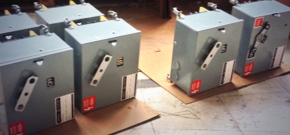 GE Type DE Bus Plugs. Tested with warranty.