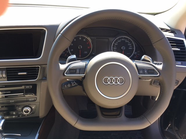Facelift Flat-Bottom Steering Wheel Guide...