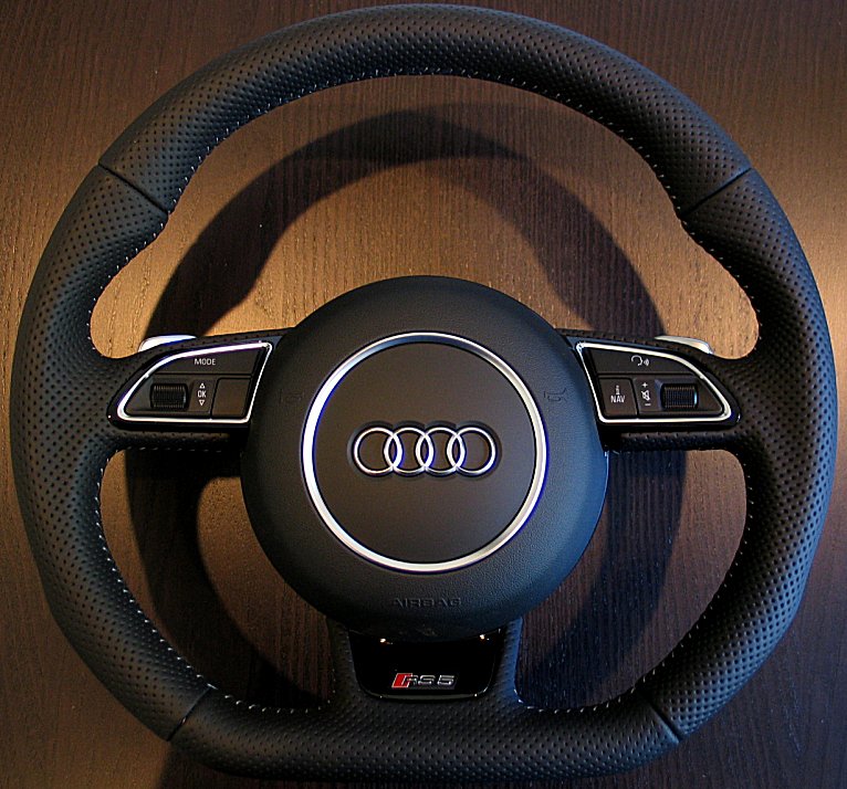 Facelift Flat-Bottom Steering Wheel Guide...