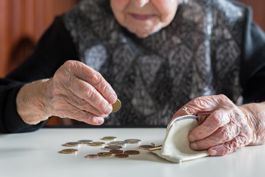 5 Ways to Detect Elder Financial Abuse - Everything Zoomer