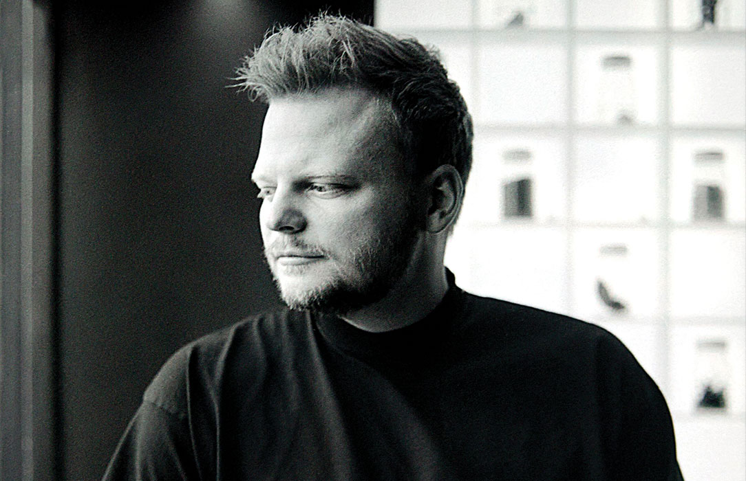 Zooming : Travel Hub