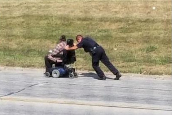Joy Factor: Police Officer Rescues Senior in Broken Electric Wheelchair ...