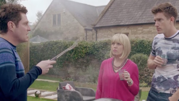 Agatha Raisin and The Quiche of Death: A Fish Out of Water Saves the ...