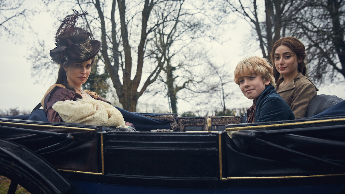 Poldark’s Heida Reed Loves the Dark Depth of Elizabeth - VisionTV