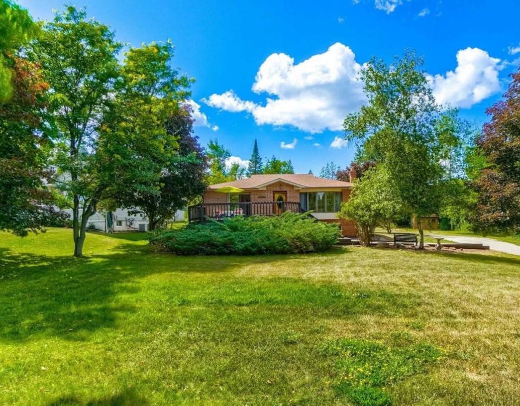 HOUSE FOR SALE IN ONTARIO RAISES CONCERNS WITH "UKRAINIAN DESCENT" CLAUSE