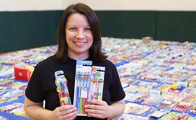 Guinness World Record Toothbrush Collector Kelly Hardy joins The ...