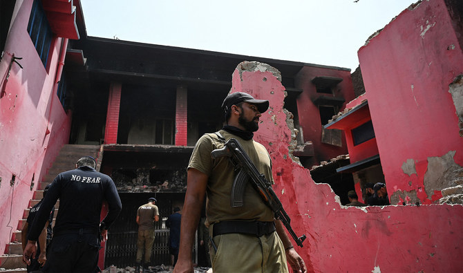 A MOB IN PAKISTAN BEAT A CHRISTIAN AND BURN DOWN HIS HOUSE OVER ALLEGED ...